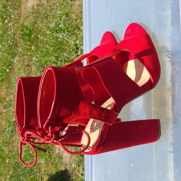 Liliana | Shoes | New Red Caged Type Sandals With Chunky Heel Sz 75 ...